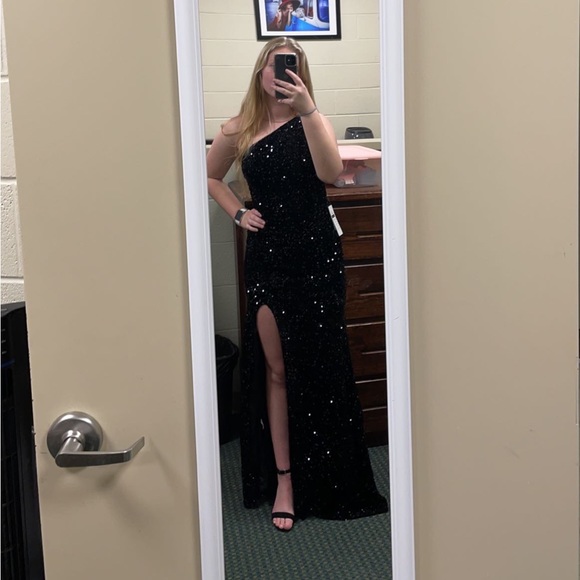 Berlinnova | Dresses | Berlinnova Promhomecoming Dress | Poshmark